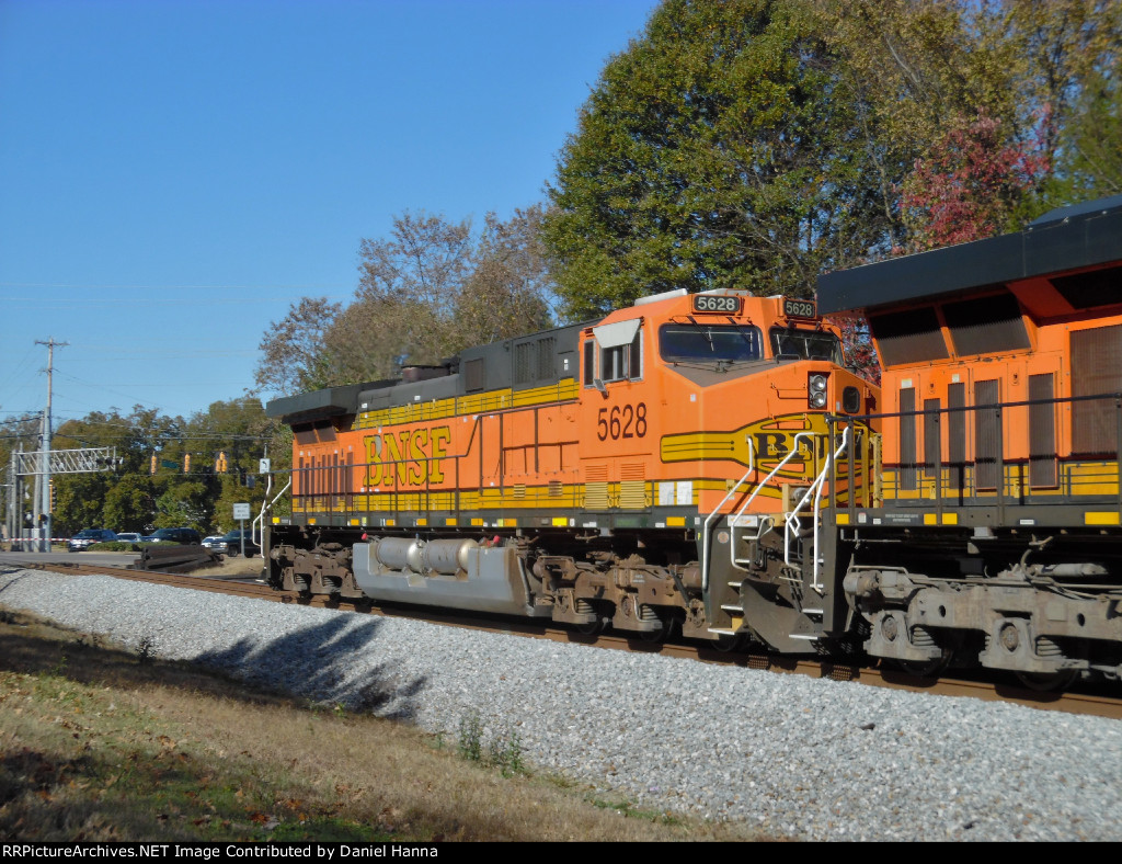 BNSF 5628